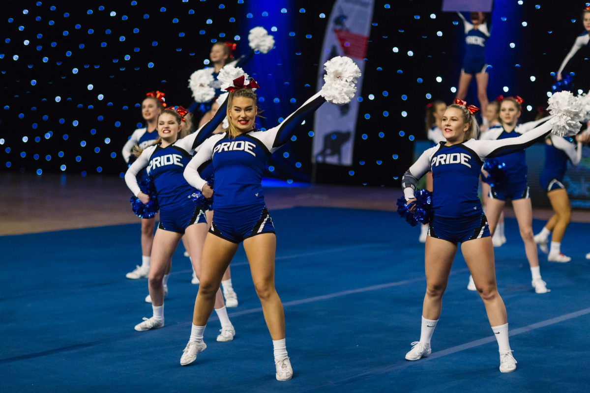 Leaping cheerleaders at Norway Championship!