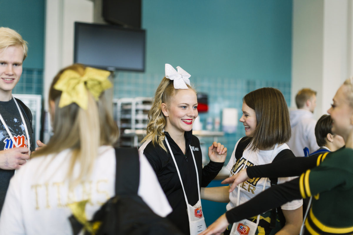 Leaping cheerleaders at Norway Championship!